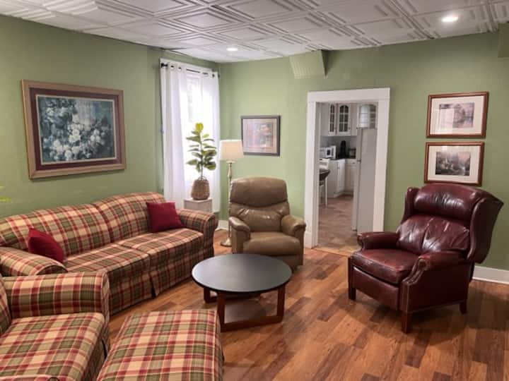 Downtown Fredonia Loft @ 65 W Main 2a -Sleeps 6 - Fredonia, NY