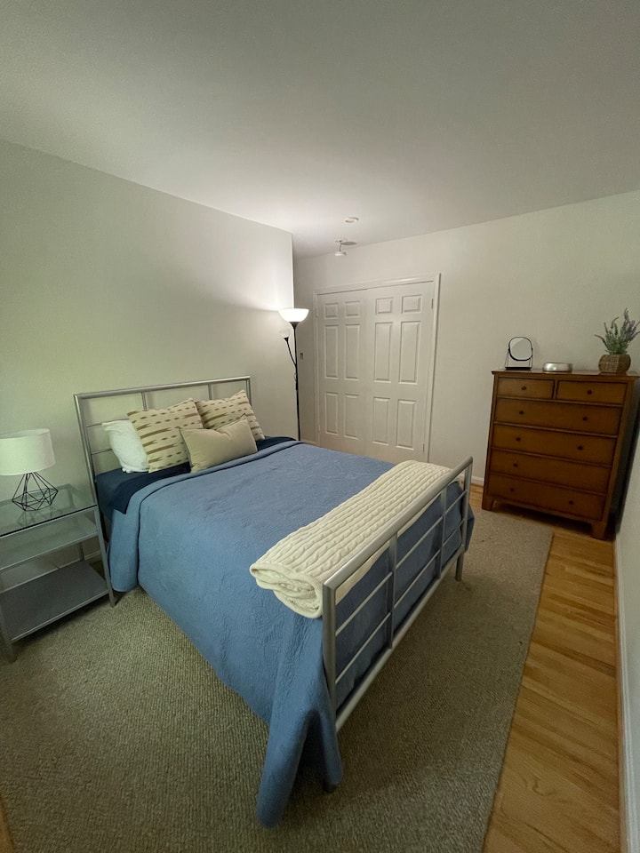 Cozy Room Downtown Annapolis With  Parking! - Annapolis, MD
