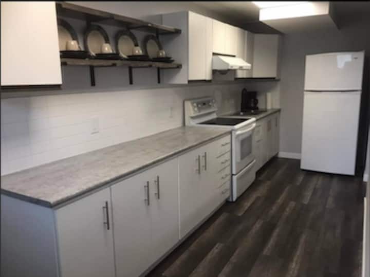 Clean, Modern 1 Bedrm Apartment Centrally Located - Lake Nipissing