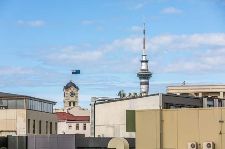 Lovely Apartment With Skytower Views And Car Park - Auckland