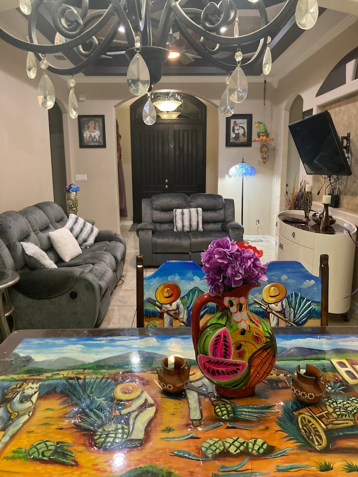 Mexico Decor Delightful -3 Bedroom House - Edinburg, TX