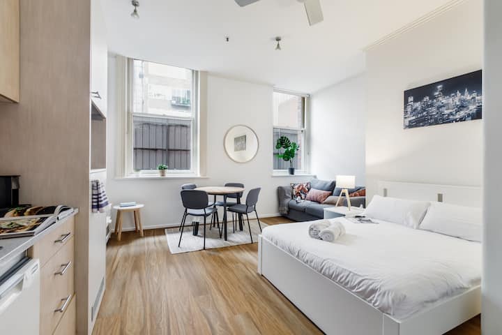 Deste Studio: A Modern Boutique Lifestyle Suite - Melbourne