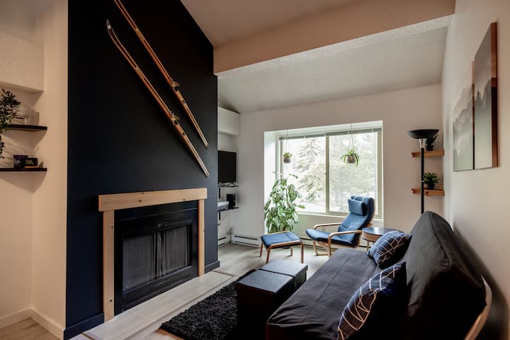 Lofted1br:sleeps4,pool,parking, Near Shops & Lake! - Whistler