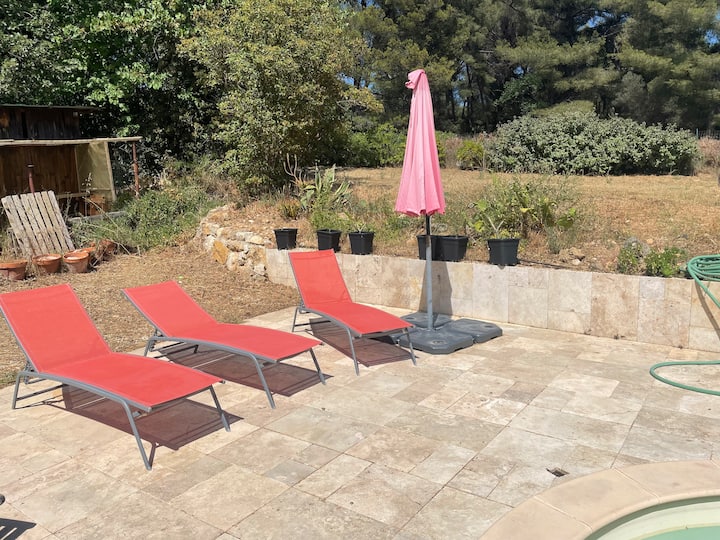 Villa Avec Grand Espace De Verdure Et Piscine - Tolone