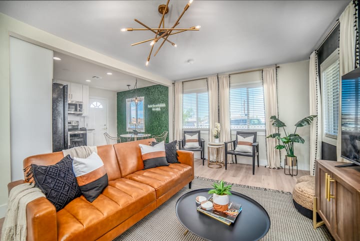 Monthly Cozy 2 Bedroom House Downtown Henderson - Henderson, NV