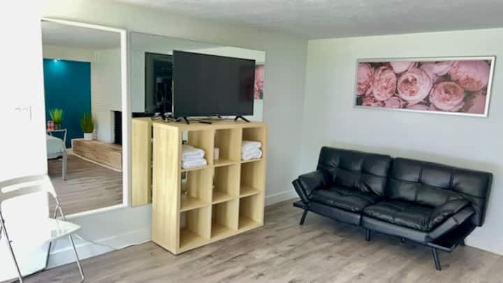 Freshly Remodeled, Modern & Pet Friendly Unit! - Beaverton, OR