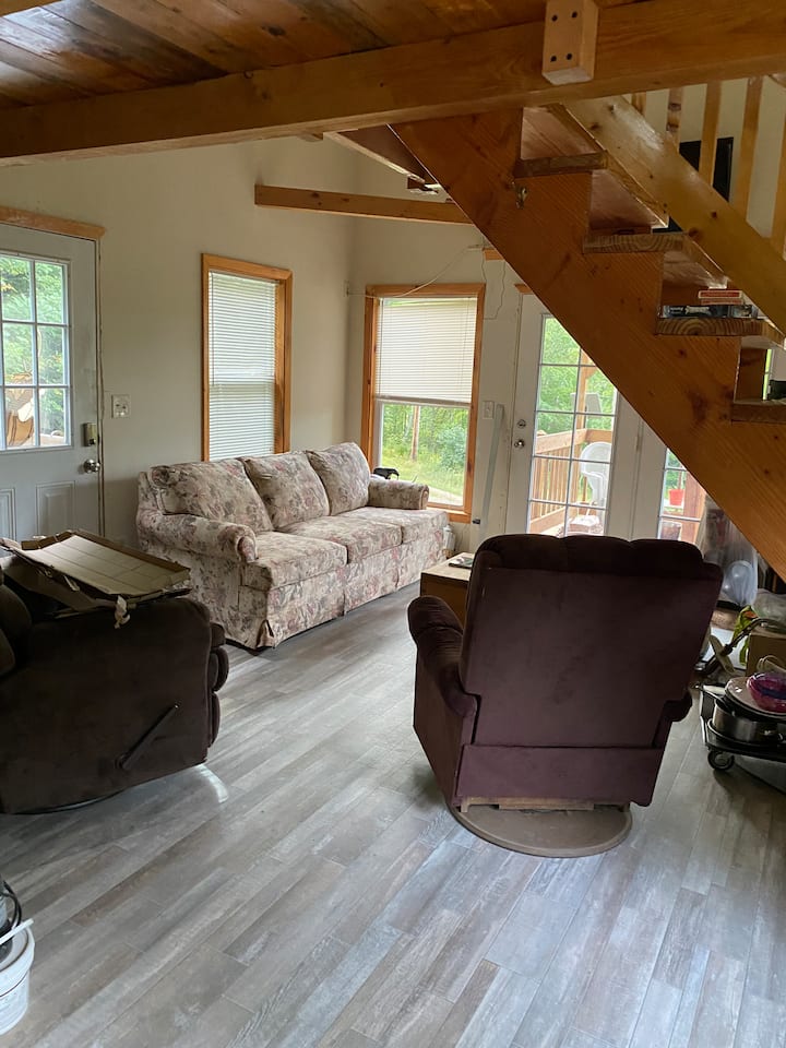 Quaint Remote Mountainside Cabin - Dover, VT