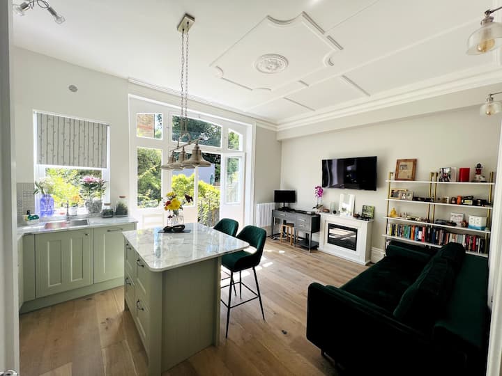 Spacious, Designer One Bedroom Flat In Kensington - Chelsea