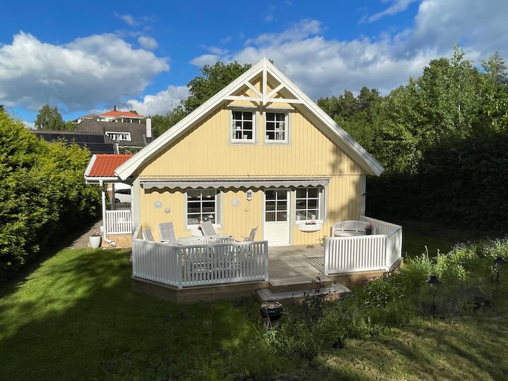 Fin Villa Med Ostört Läge Vid Naturskyddsområde - Stockholm