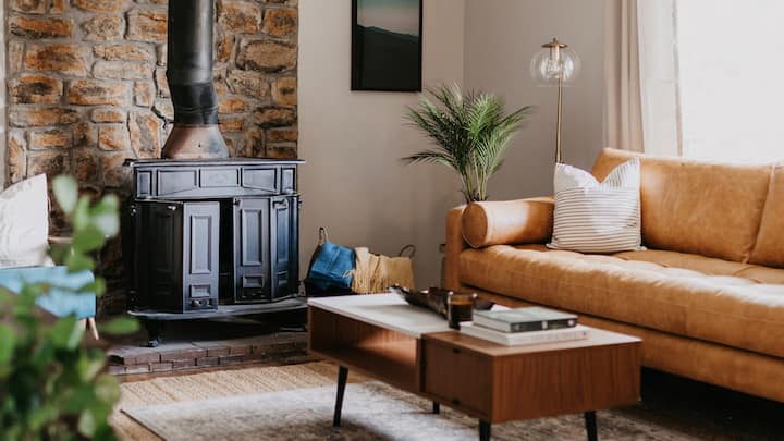 Cozy & Spacious 4br Home | Wood-burning Fireplace - Centennial, CO