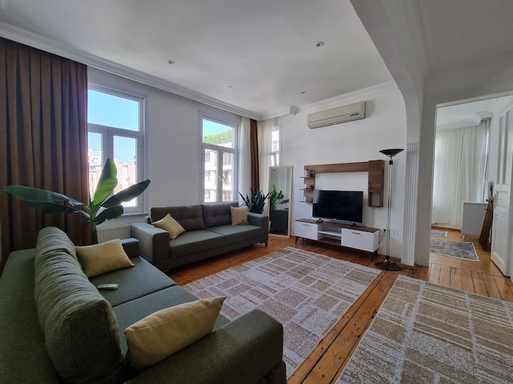 Nice/central Flat In Cihangir 500 Mt To Taksim Sq - Estambul