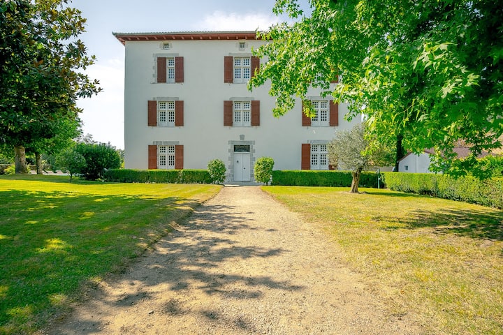 Magnifique Villa Du 16° Siècle Avec Piscine - Hasparren