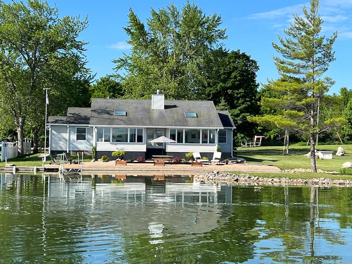 Spectacular Views Of Long Lake - Presque Isle, MI