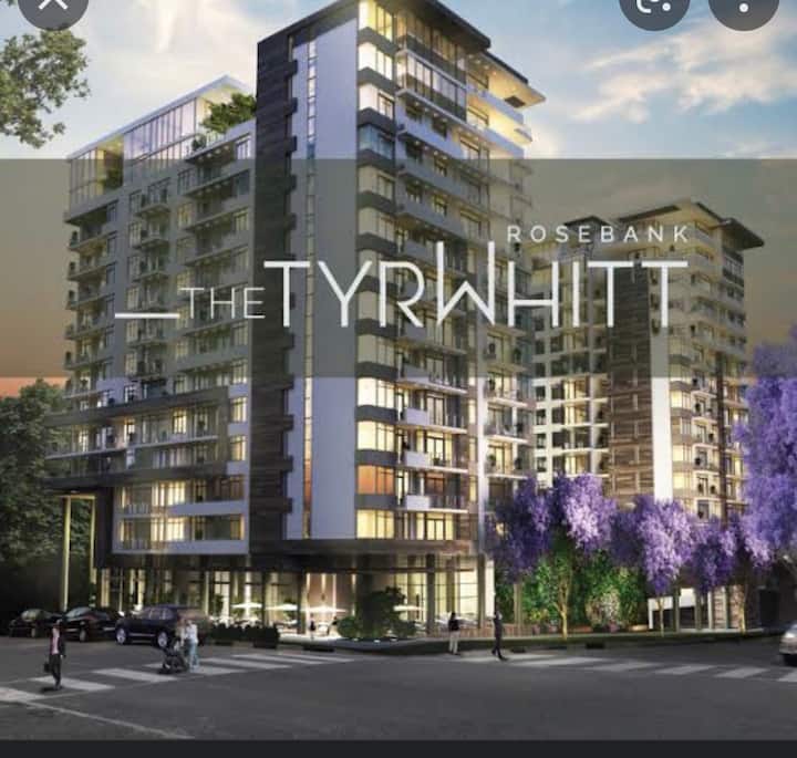 2 Bedrooms Service Apartment With Parking . - Johannesburg