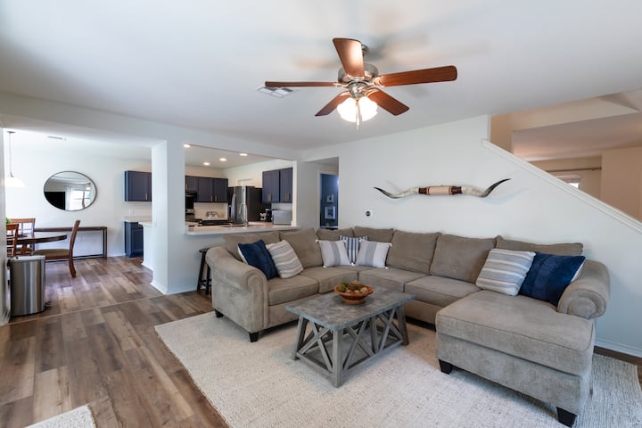Texas Living Bnb | 10mins To Downtown & Airport - Austin, TX