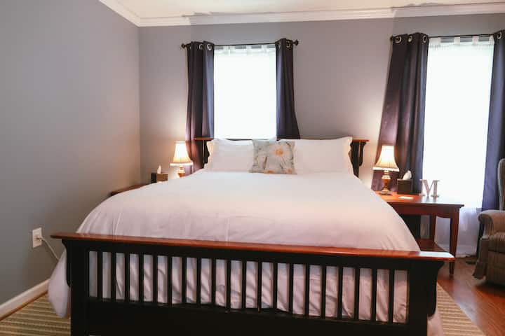 “Meelierock”~ Private Adorable Suite In House - Durham, NC