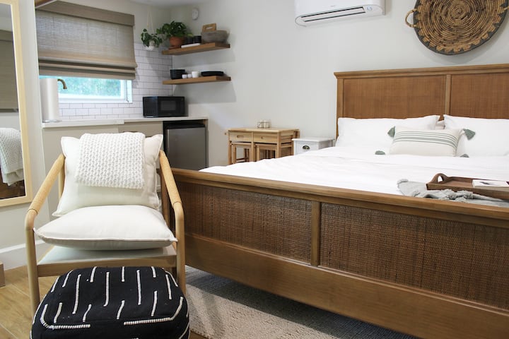 Adorable Historic Old Northeast Bungalow - St. Petersburg, FL