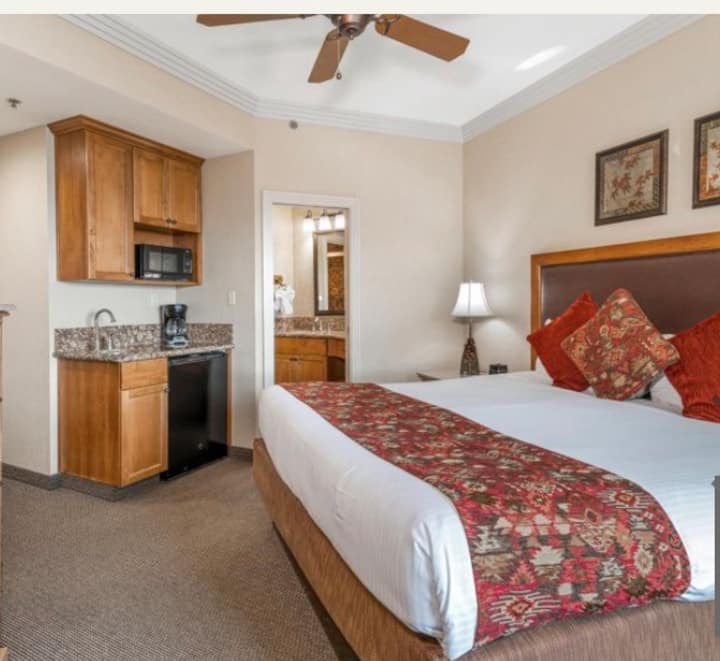 Studio With King Bed In The Cascade Building - Genoa, NV