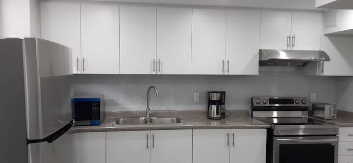 Adorable/spacious 2bedroom Place + 1 Free Parking - Brampton