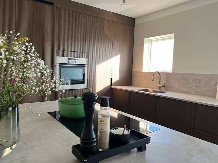 Spacious & Bright 2 Bedroom Apt Downtown Reykjavík - Reykjavík