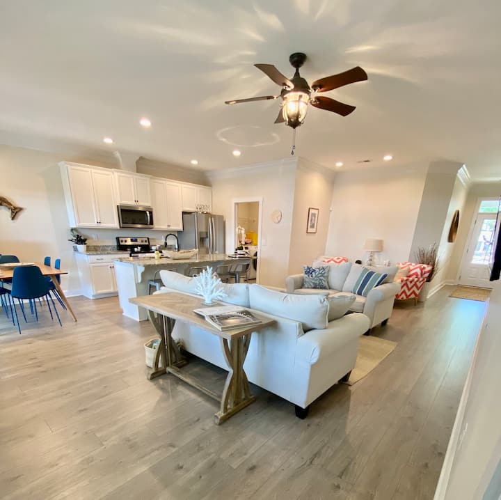 Seawalls
3 Bed/2 Bath 
Oki Coastal Cottage - Oak Island, NC