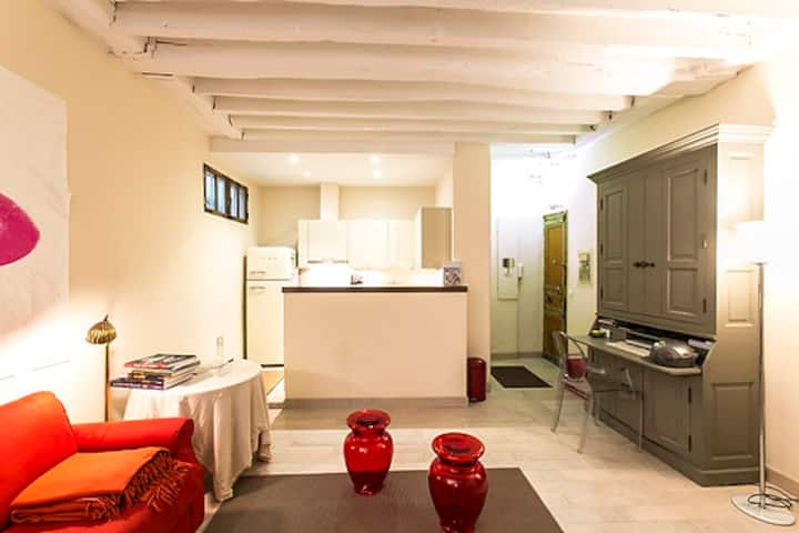 In The Heart Of Paris - Paris