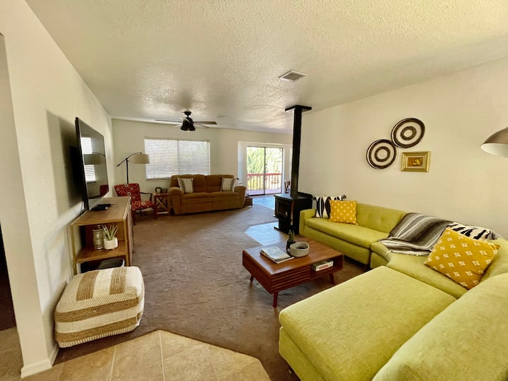 Cheerful 3 Bedroom Home In Prescott Country Club - Prescott Valley, AZ
