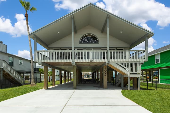 Fenced Family And Dog Friendly 3/2 Sea Isle Home - Galveston, TX