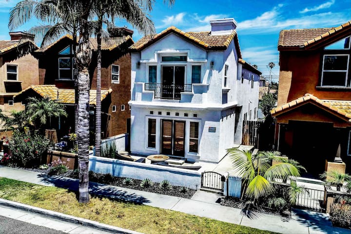 *Newly Listed* The White Beach House Of Huntington - Huntington Beach, CA