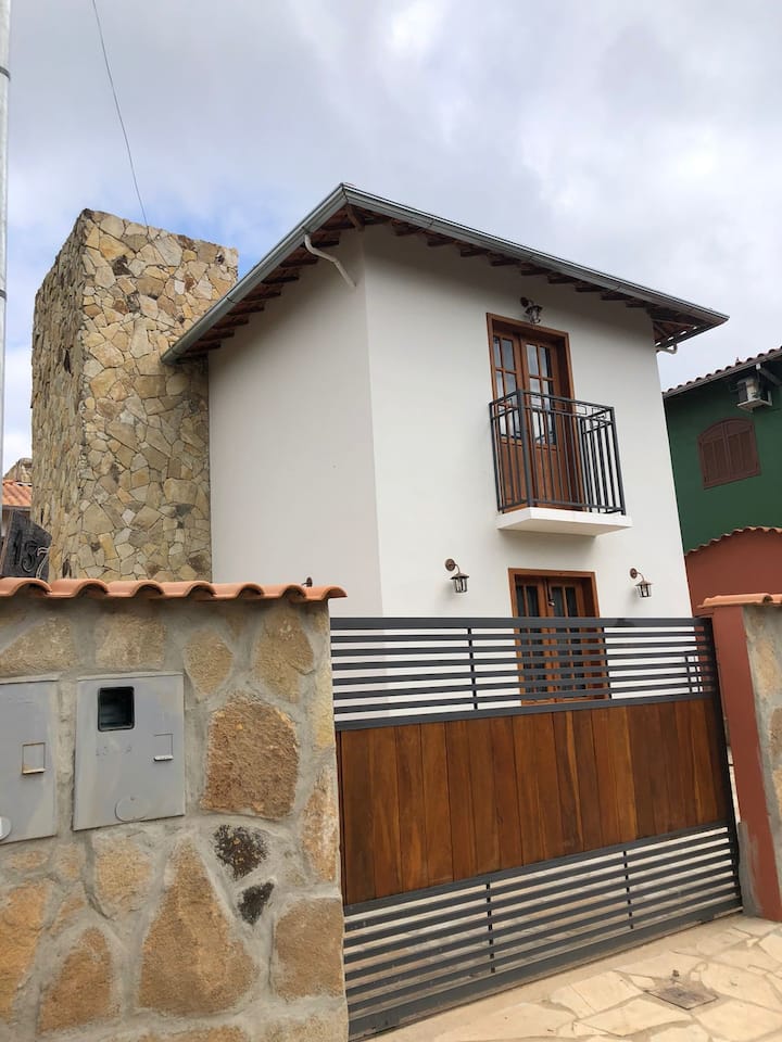 Casa Agradável Com Estacionamento Incluído. - Tiradentes