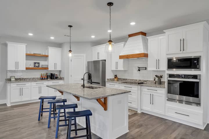 5 Br 3 Kings Shelluva Good Time - 7 Min From Beach - Navarre Beach, FL