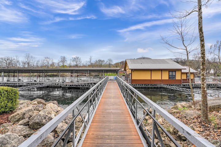Fall Creek Hide Away - Branson, MO