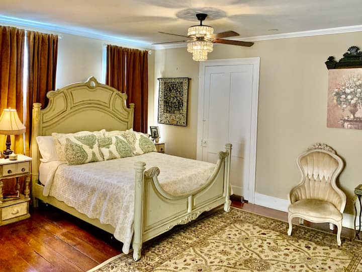 Luxury King Suite At Beaumont B&b - Laura Suite - Natchez, MS