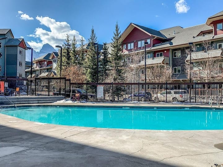 🍁 The Lodges Of Canmore Mountain Getaway With Pool - Canmore
