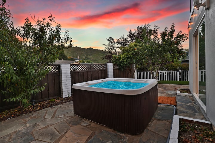 Jacuzzi Pool Table Sauna Resort Style Home 5 Stars - Houses for Rent in ...