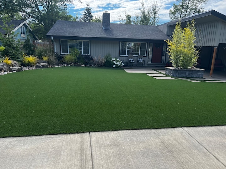 Cozy 3 Bedroom Home! Close To Campus! - Eugene, OR