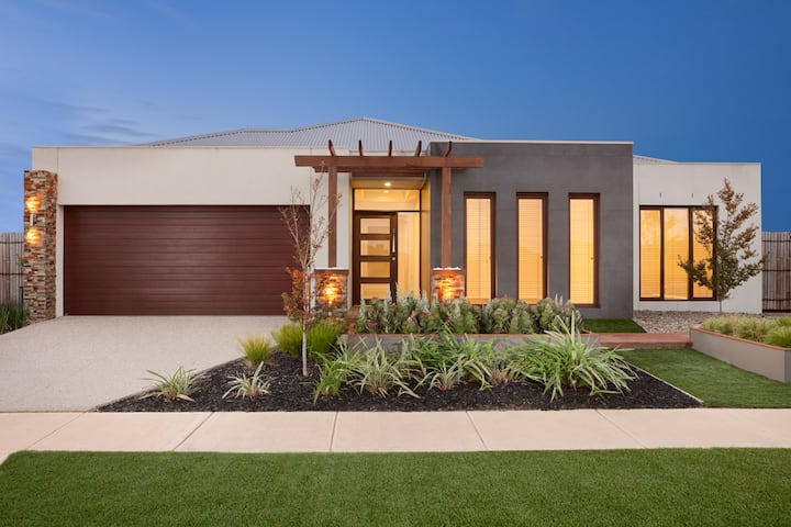 Spacious 368 Sqm Single Storey 5 Beds +Treadmill - Point Cook