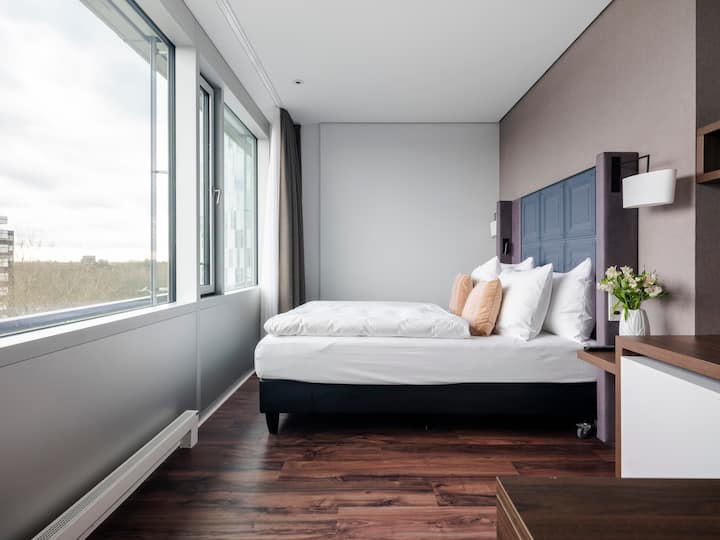Numa | Accessible Studio W/ Kitchenette & Sofabed - Hamburg