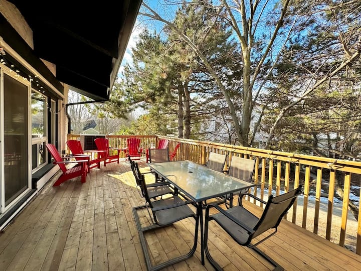 Spacious 9 Bedroom Chalet With Hot Tub - The Blue Mountains