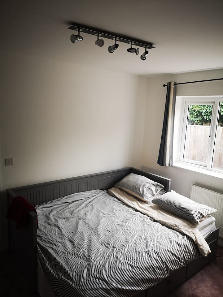 Private Bedroom And Bathroom In Home. - Oxford