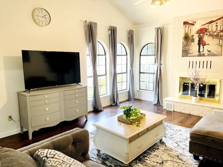 Mediterranean Style Villa/entertainment District - Arlington, TX