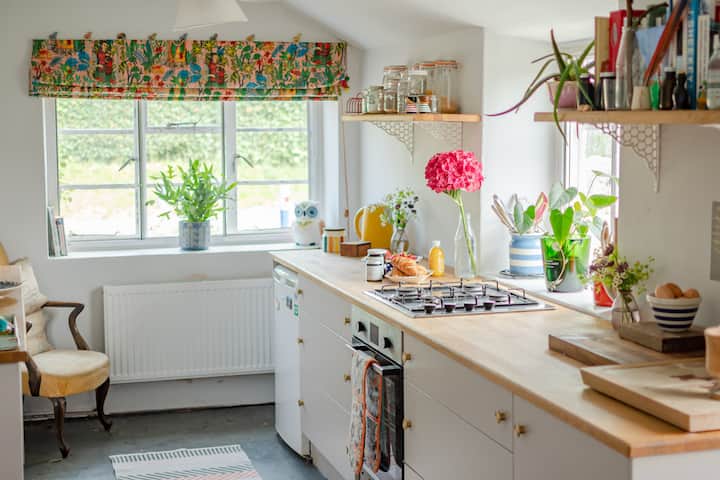Cosy & Colourful 2 Bedroom Cottage - クルーカーン