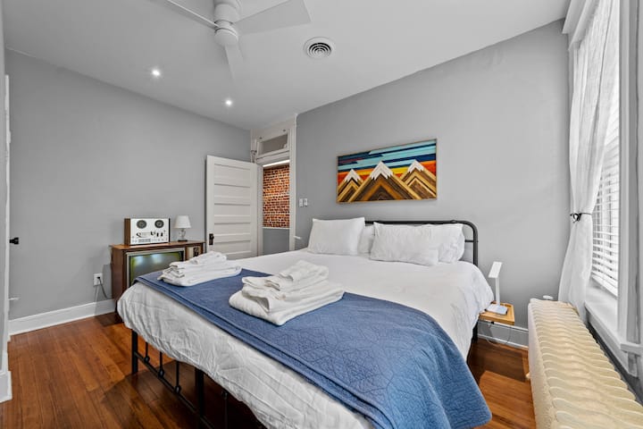 Escape To Rva With King Bed And Parking - Richmond, VA