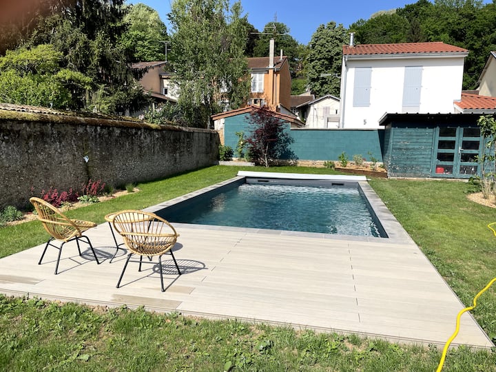 Maison Chaleureuse Avec Piscine - Lyon