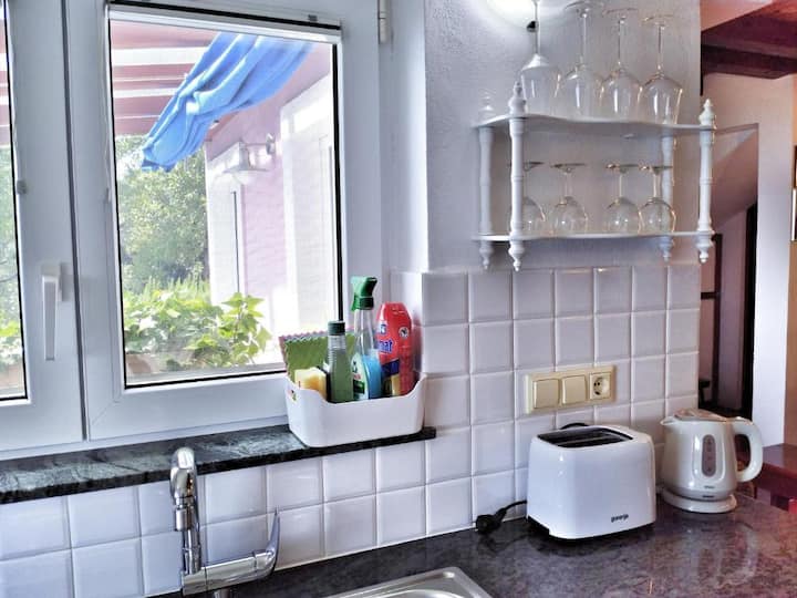 Cheerful Two Bedroom Cottage With Sea View - Mimice