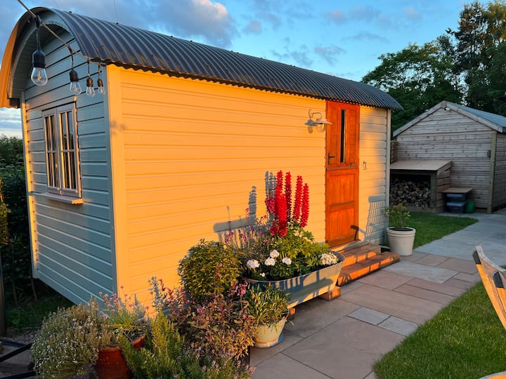 Shepherd Hut In A Herefordshire Cider Orchard - Ross-on-Wye