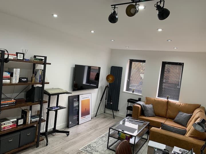 Bachelor Pad Studio Apartment - Maidenhead
