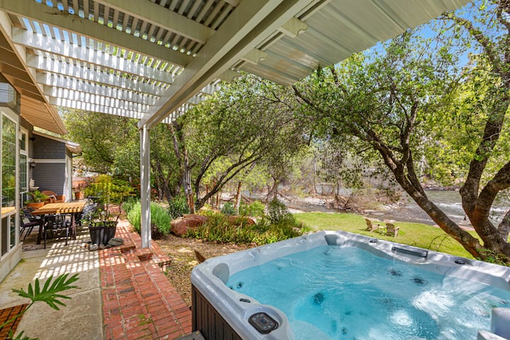 Riverfront Paradise At Redrock Villa - Three Rivers, CA