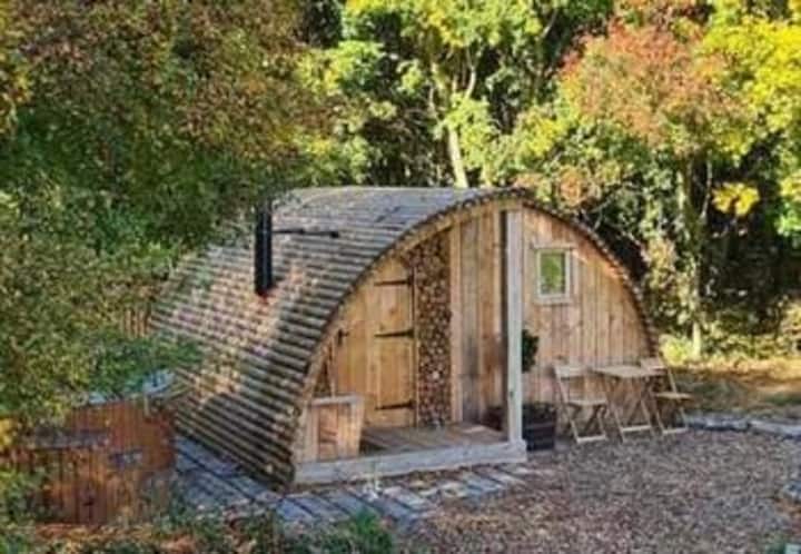 Waterfront Wooden Lodge With Hot Tub 
(Fox Lodge) - Lutterworth