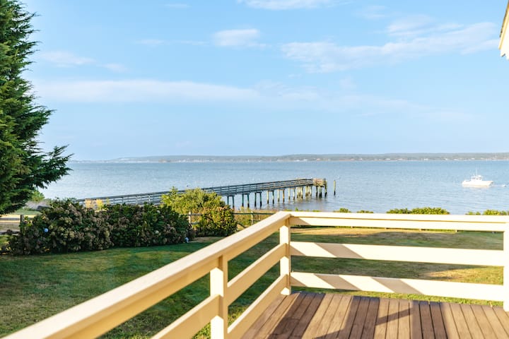 Luxury Beachfront Peaceful Large Yard Mooring - Bristol, RI